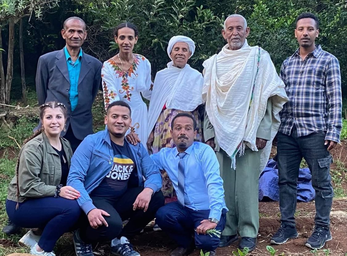 Entidade ajuda crianças adotadas na Etiópia a rever mães e pais ...